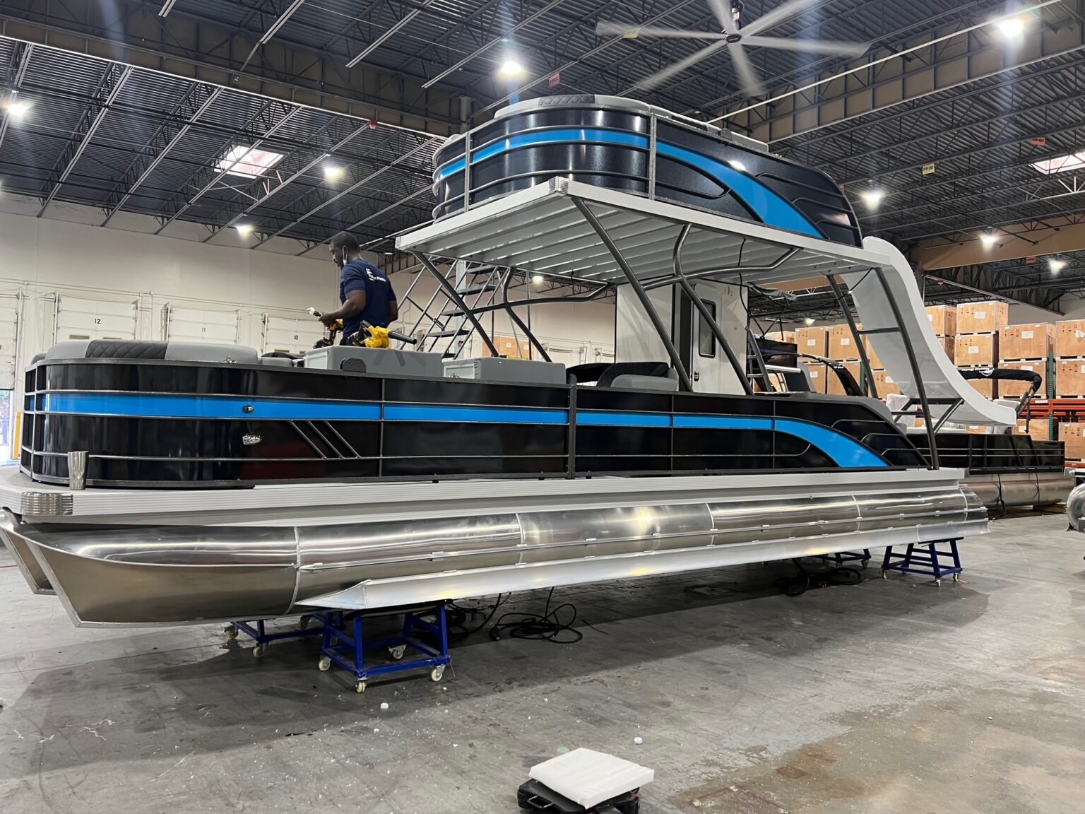 Massimo Marine unveils 2024 30-Foot Double Decker Tritoon – Massimo Marine